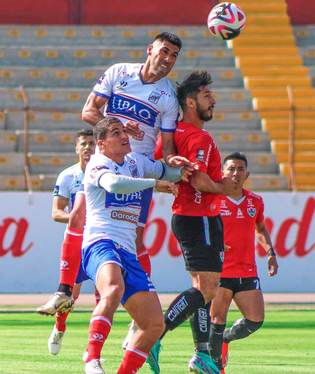 CARLOS A. MANUCCI NO LEVANTA CABEZA | Entre Bolas